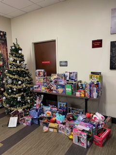 2023 – Alpha Chi joins Alpha Phi Alpha for a Holiday Toy Drive – FSU Alpha Chi Omega