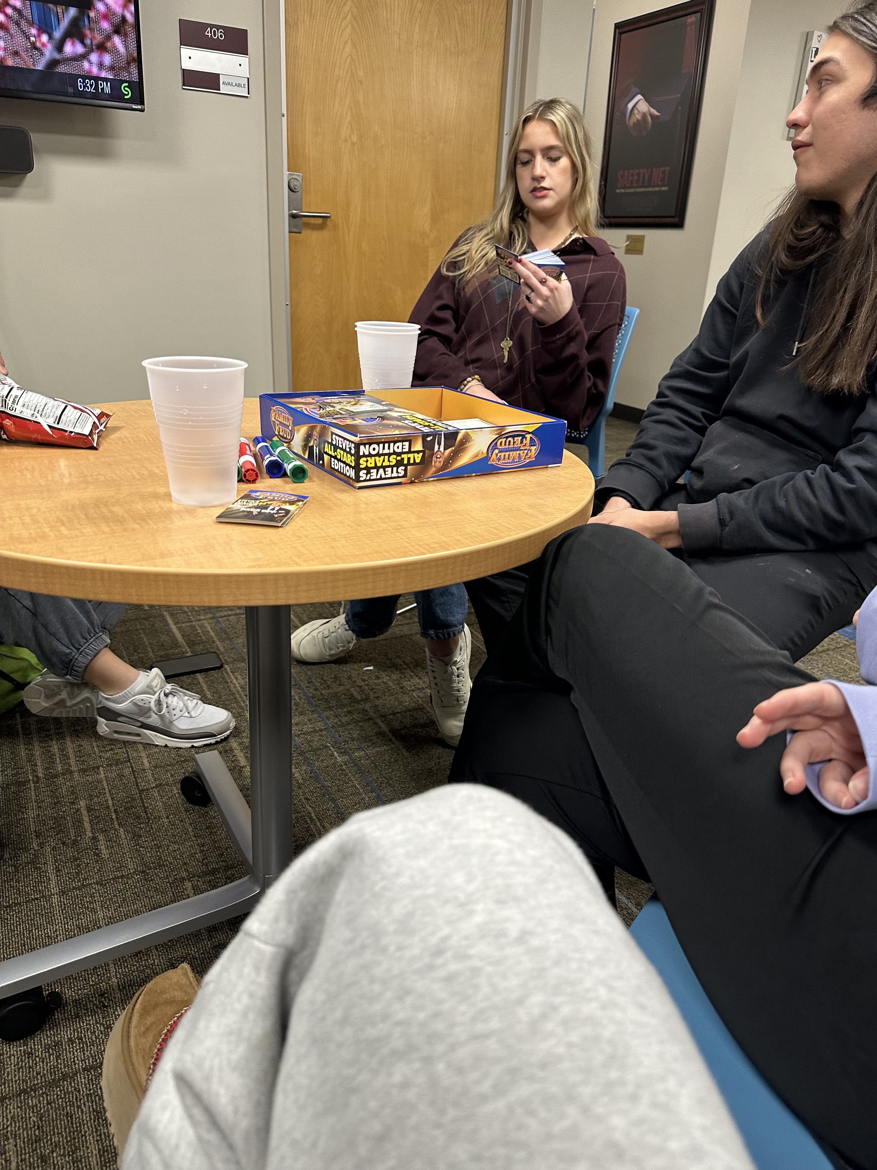 2024 – AXΩ parters with FSU CHAW to host a game night – FSU Alpha Chi Omega